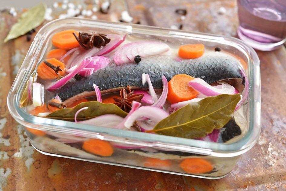 Harengs marinés au vinaigre et au vin blanc | LA CRUSTACERIE.FR